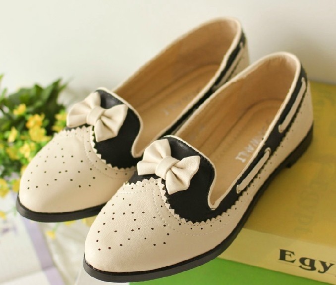 Retro Hollow Carved Bow Shoes Oxford Shoes on Luulla